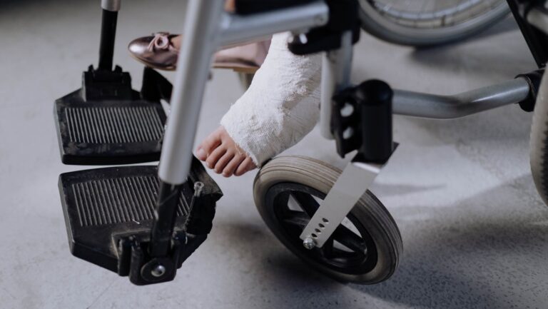 How to Heal a Cut on the Bottom of Your Foot: Tips for Fast Recovery ...